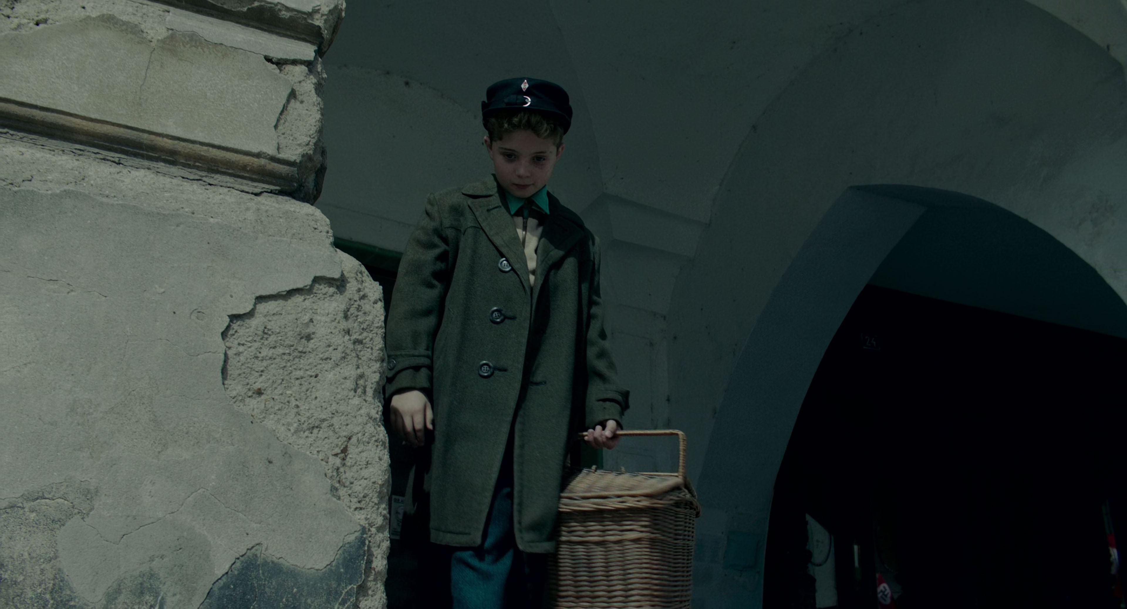 "clean single" in JoJo Rabbit (2019) stills and screengrabs | SHOT.CAFE