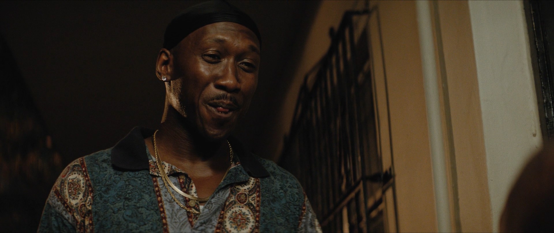 "low-angle" in Moonlight (2016) stills and screengrabs | SHOT.CAFE