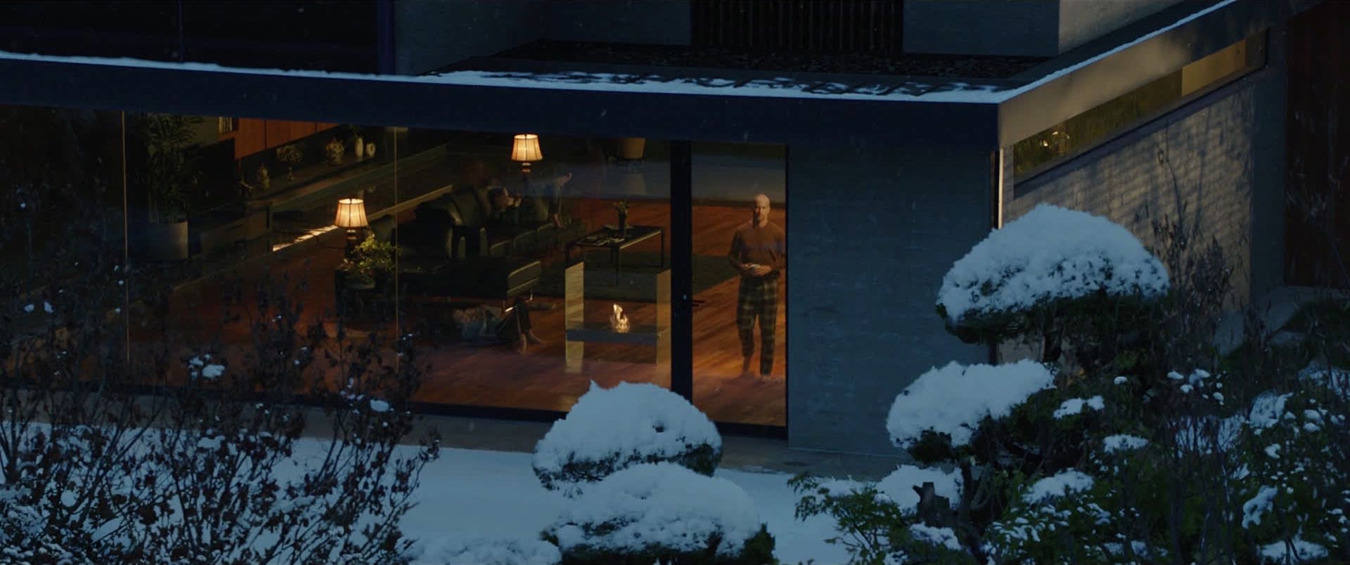 "window" in Parasite (2019) stills and screengrabs | SHOT.CAFE