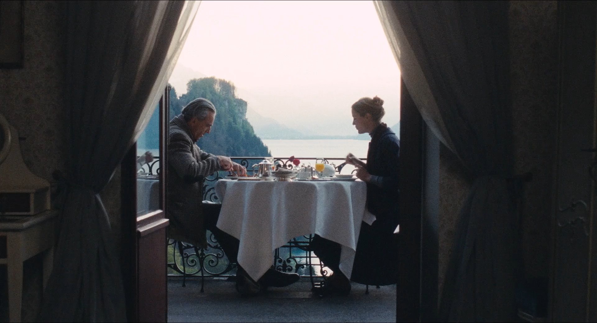"ocean" in Phantom Thread (2017) stills and screengrabs | SHOT.CAFE