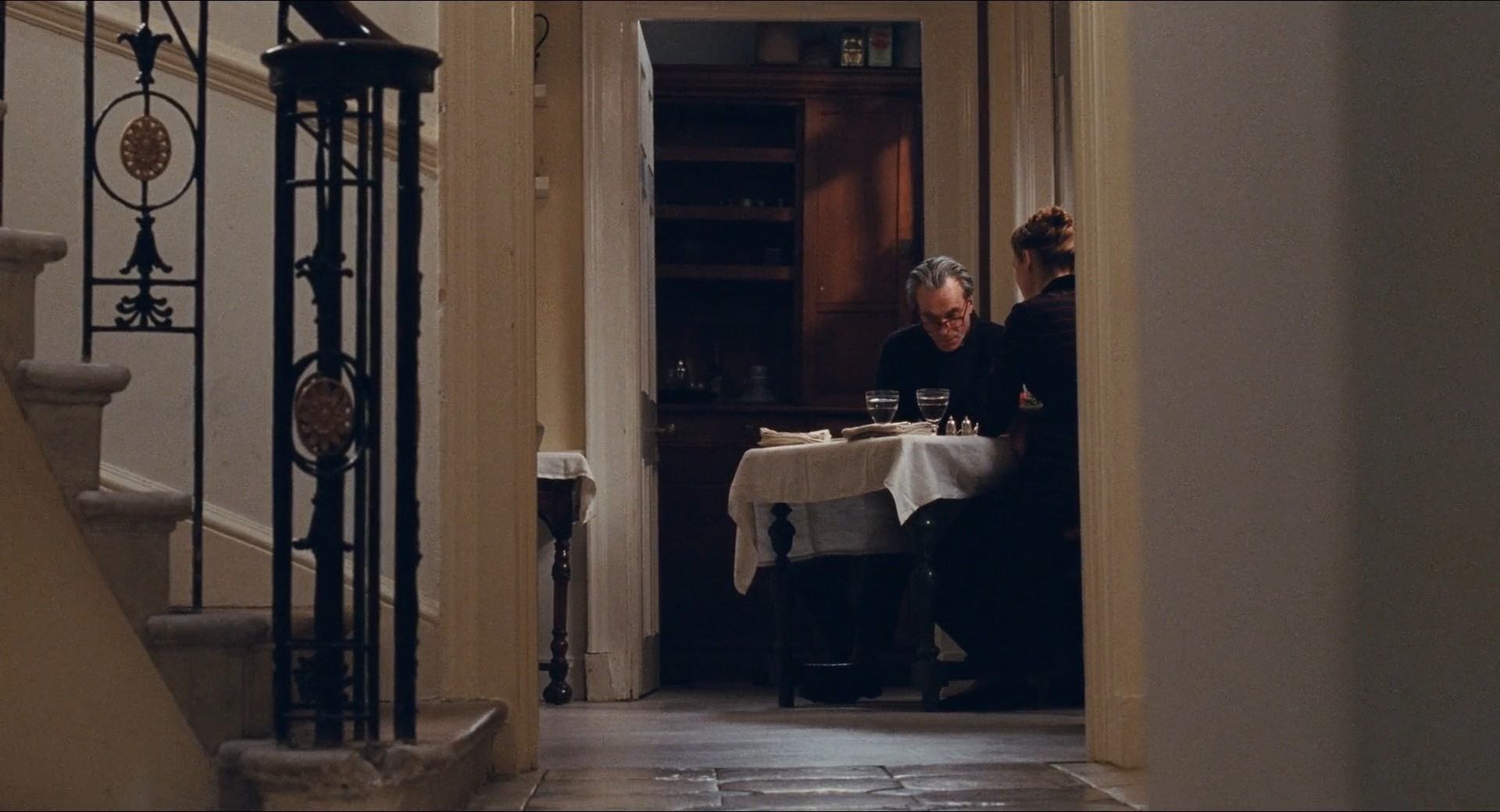 "stairs" in Phantom Thread (2017) stills and screengrabs | SHOT.CAFE