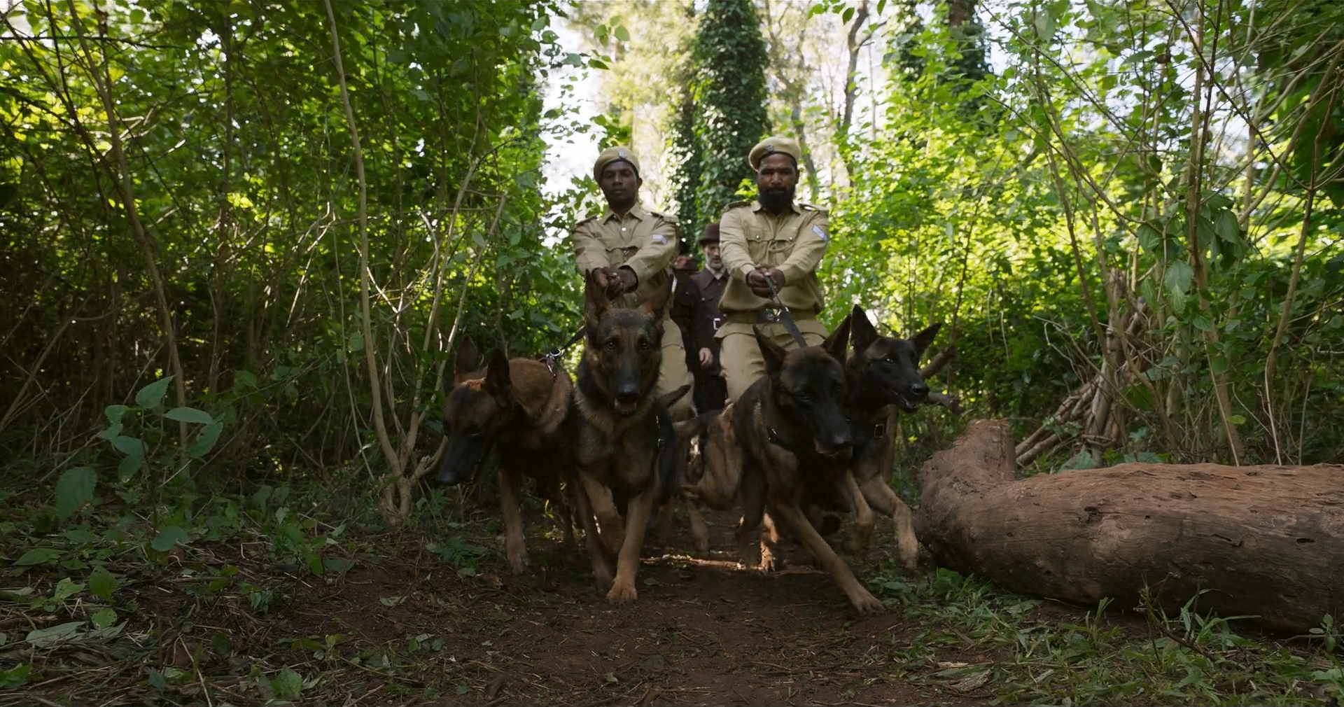 RRR (2022) stills and screengrabs | SHOT.CAFE