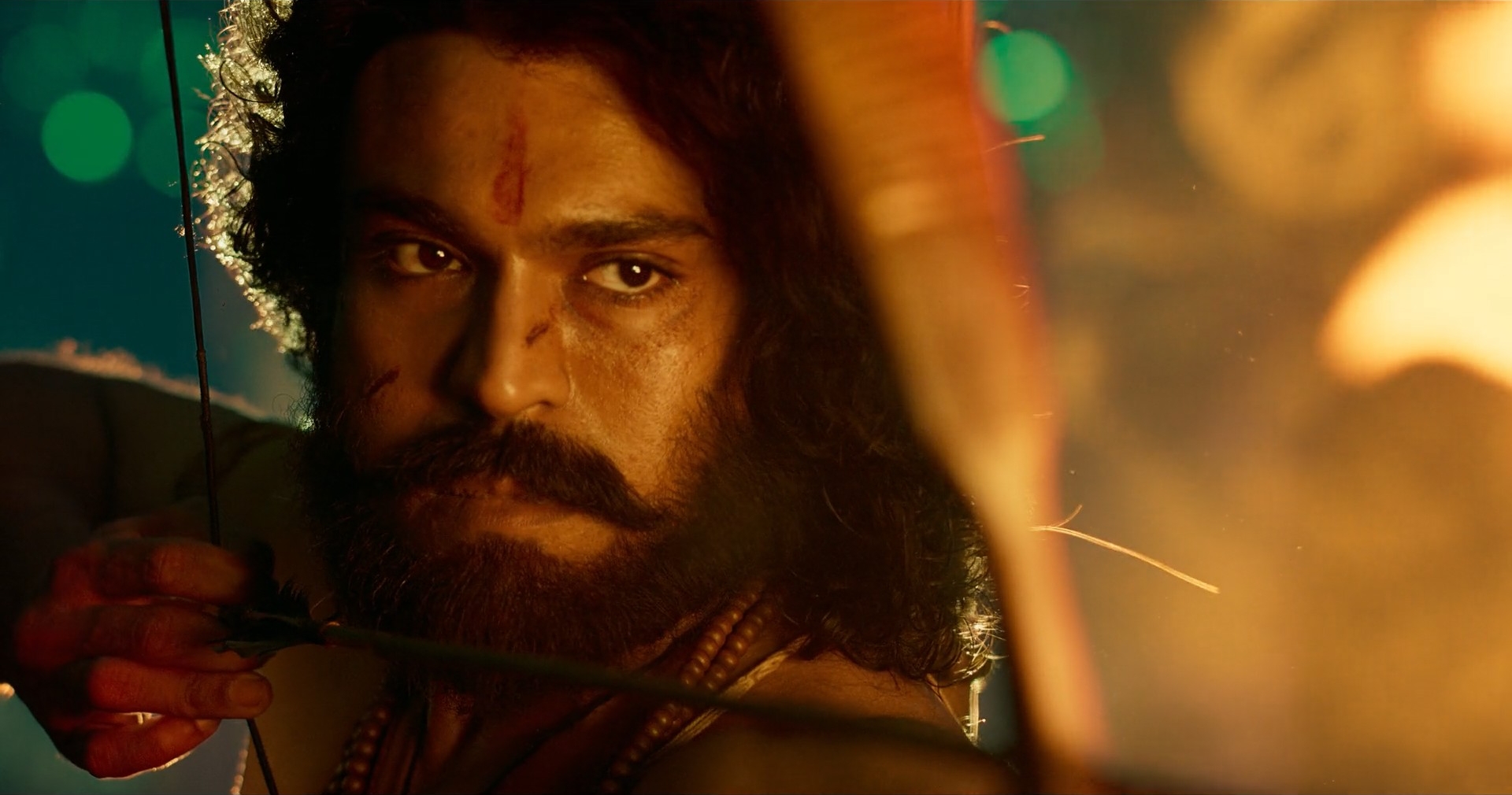 "close-up" in RRR (2022) stills and screengrabs | SHOT.CAFE