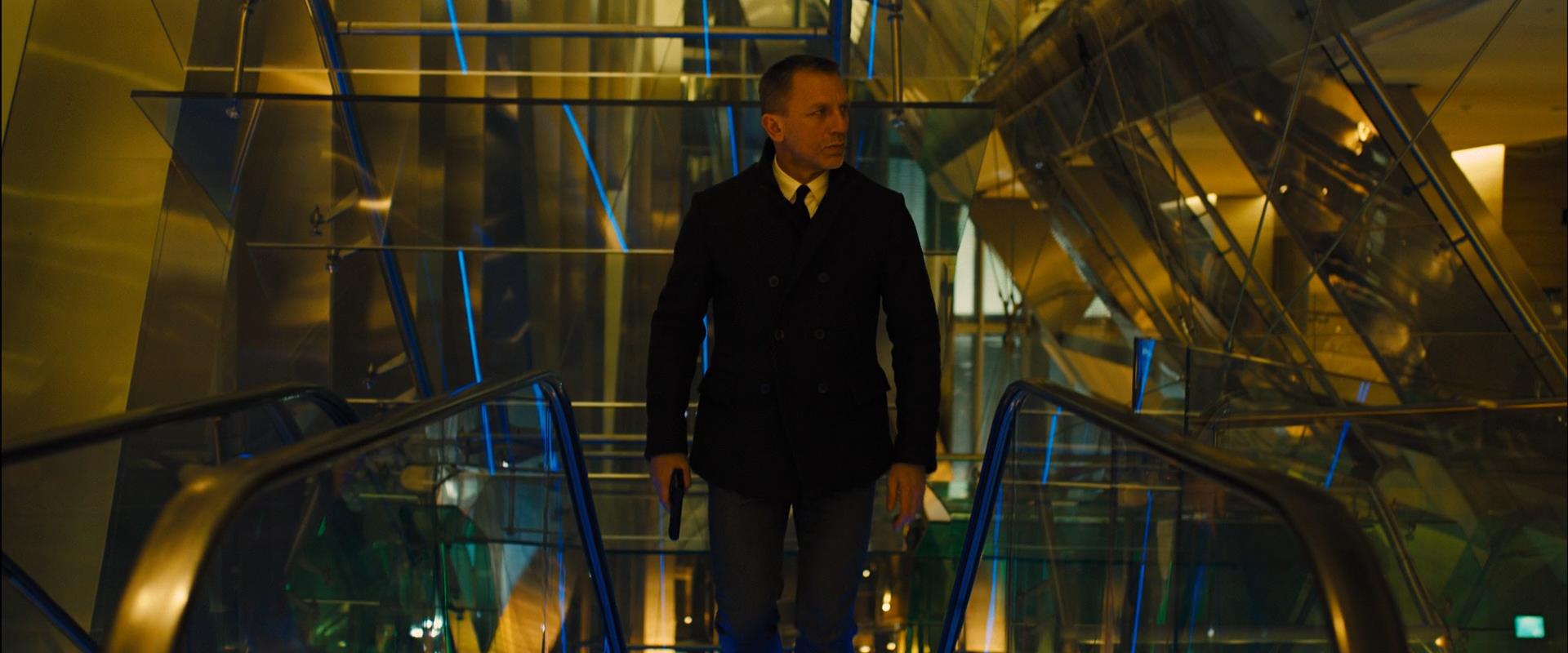"escalator" in Skyfall (2012) stills and screengrabs | SHOT.CAFE